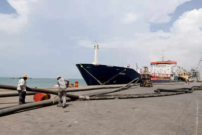 Yemen government approves more fuel ships to dock at Hodeidah port ...