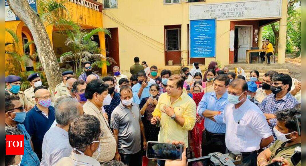 Porvorim locals gherao PWD office till minister promises water solution ...