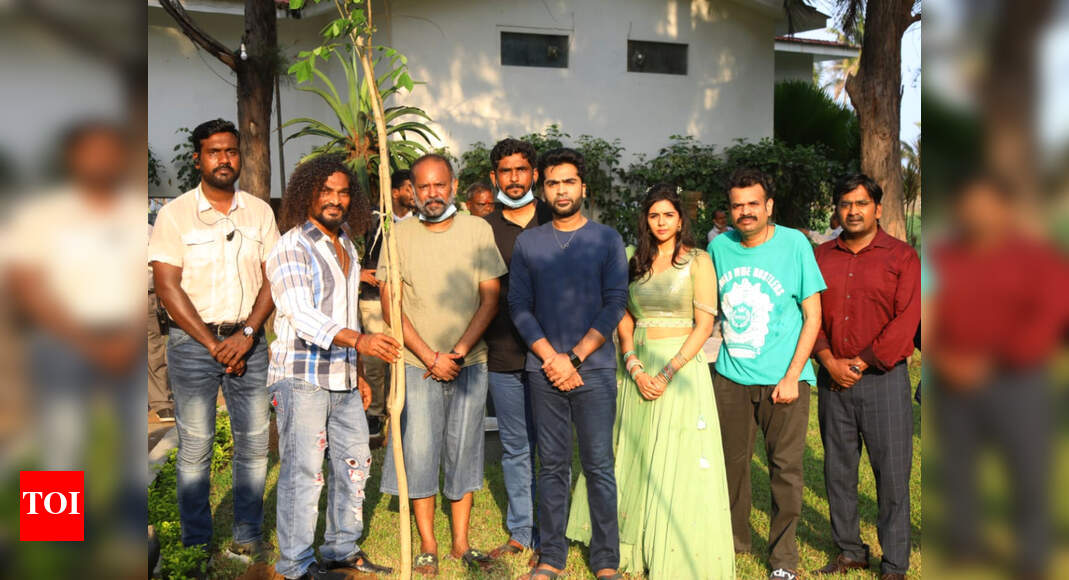 Silambarasan's Maanadu team plants a tree in memory of Vivekh | Tamil ...