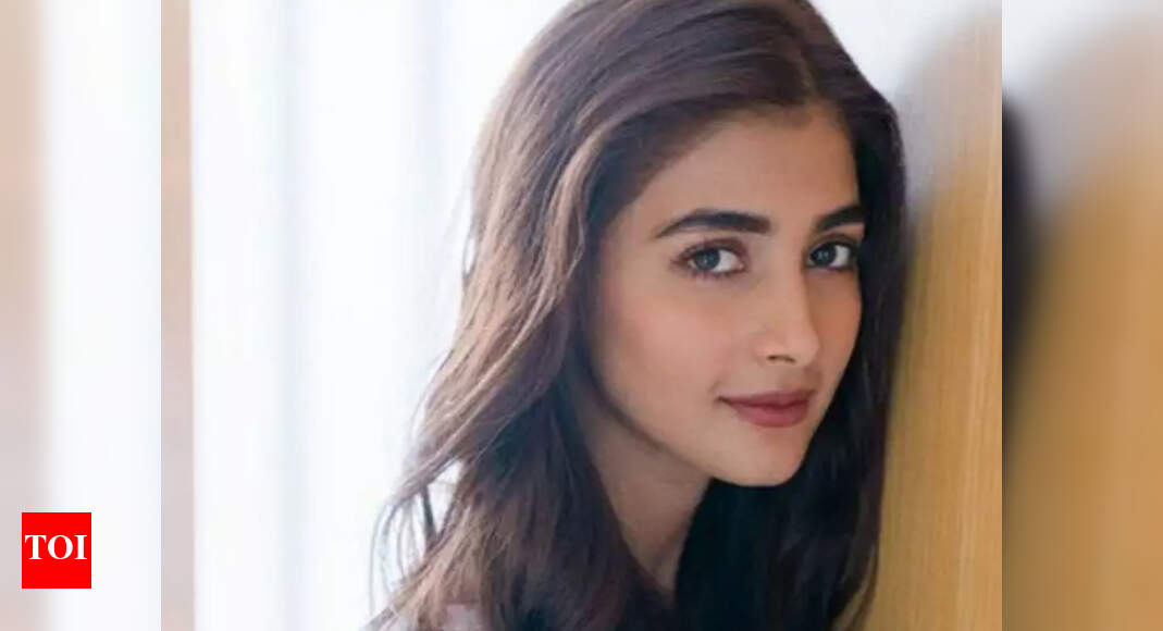 Pooja Hegde pens an emotional note about her favourite teacher | Tamil ...