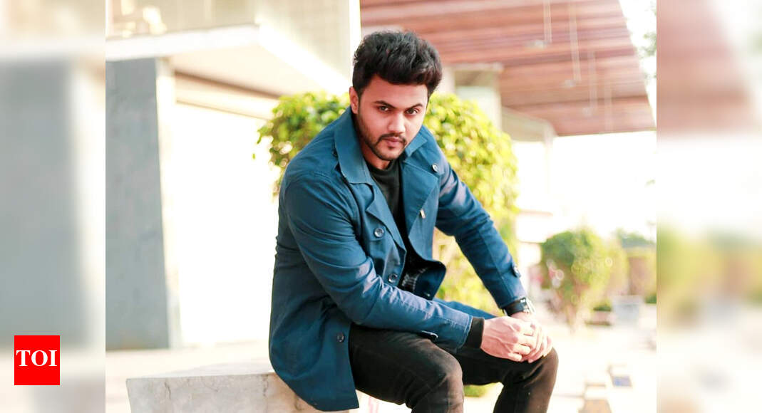 Actor Avinash Ashok warns fans of a fake Instagram profile sending out lewd texts to netizens ...