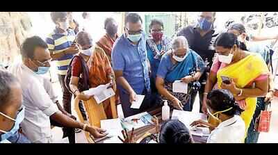 Experts favour sequential inoculation from May 1 to tide over vax ...