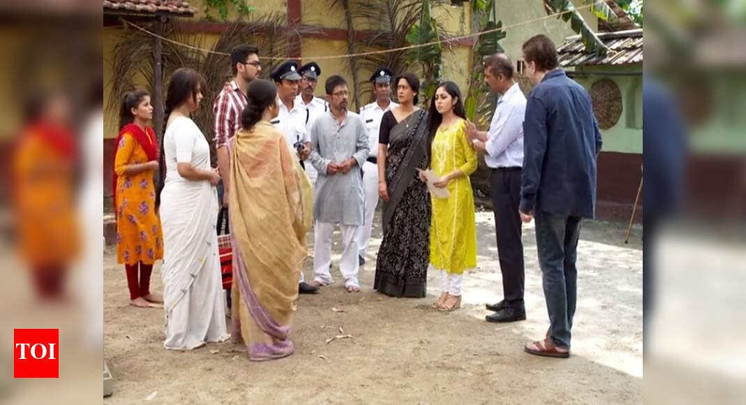 Sreemoyee: Dithi saves Chotu from police - Times of India