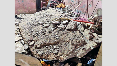 Surat: Two siblings killed in sleep as slab collapses on them | Surat ...