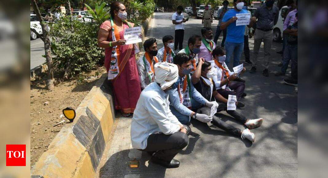 NCP workers stage protest outside Deshmukh’s residence after CBI raid ...