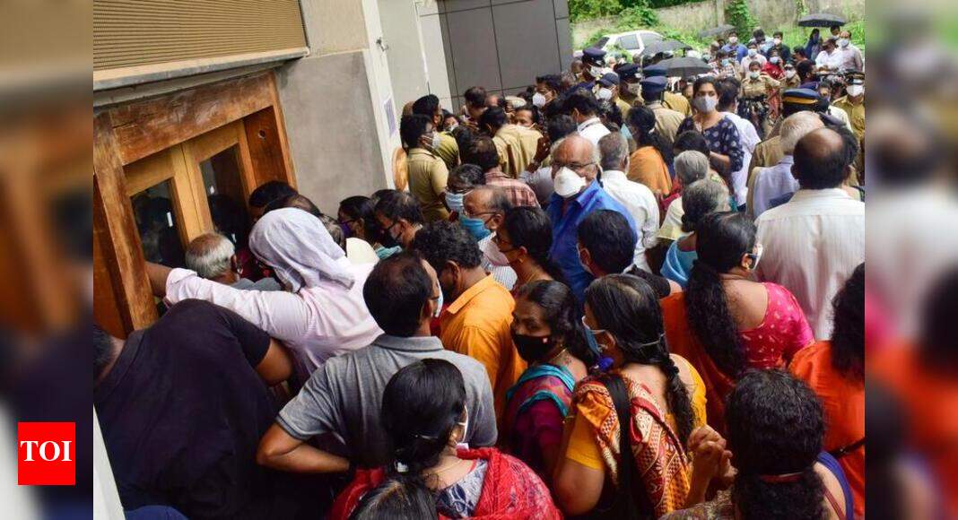 Vax centre at indoor stadium witnesses chaotic scenes ...