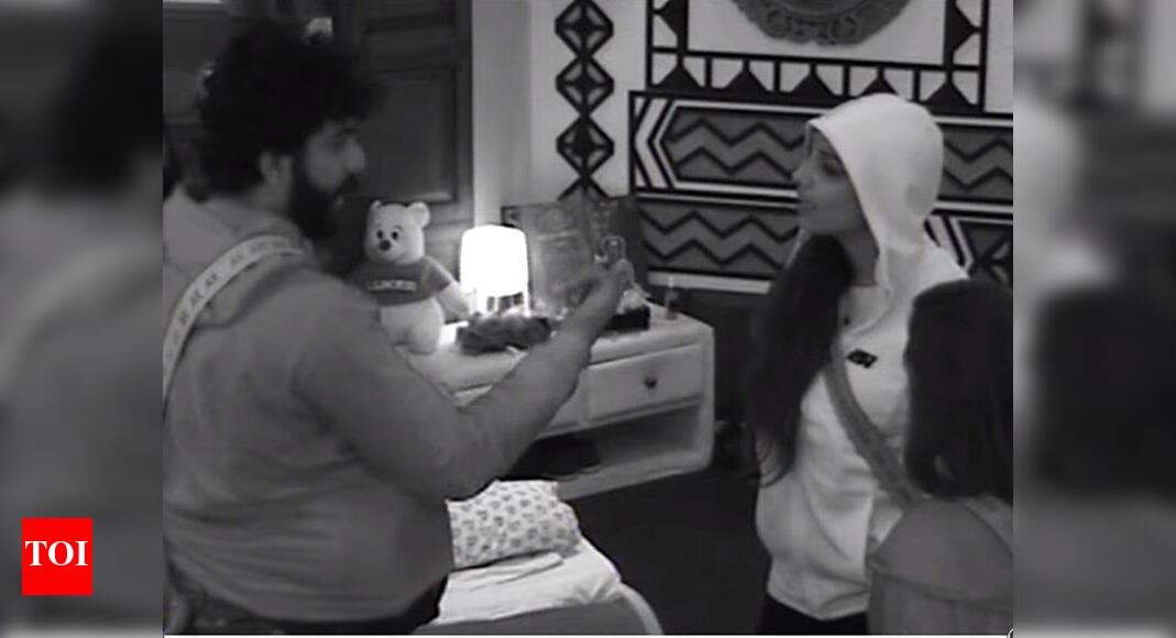 Bigg Boss Malayalam 3: Anoop Krishnan and Rithu Manthra engage in a ...