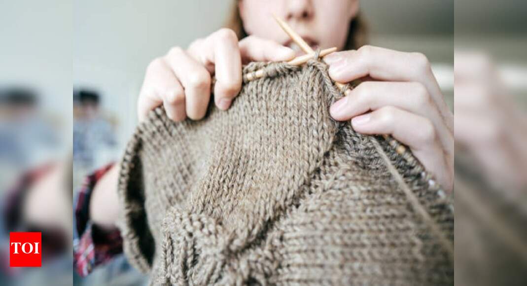 Youngsters take to knitting, amid the pandemic - Times of India