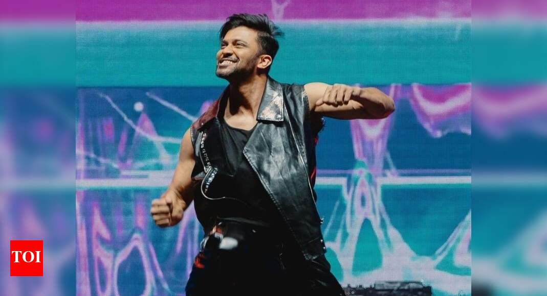 Hope the pandemic ends soon and we can go back to dancing on stage ...