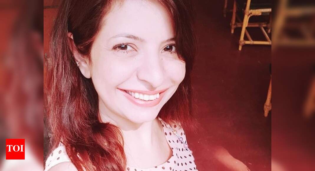 Taarak Mehta's Roshan aka Jennifer Mistry shares throwback selfies with ...