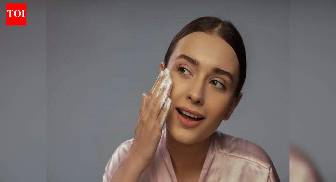 Antibacterial Face Wash: Clear your skin from the germs causing ...