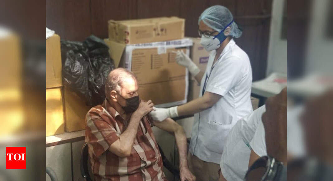 A day after being refused, Nari Contractor, wife and son get vaccine at ...
