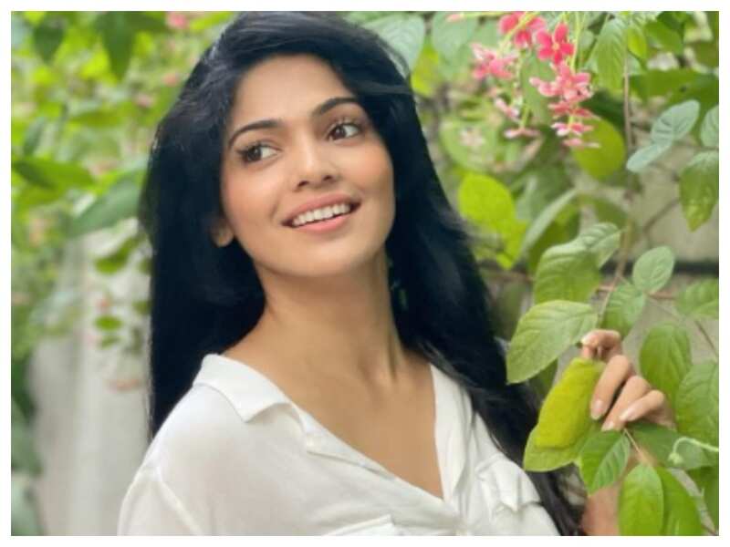 Pooja Sawant is a sight to behold in this stunning white outfit; see ...
