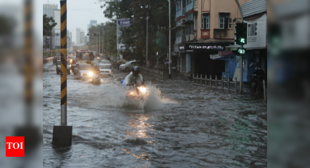 Cyclone in Mumbai: Mumbai cops maintain vigil amid rains, winds ...