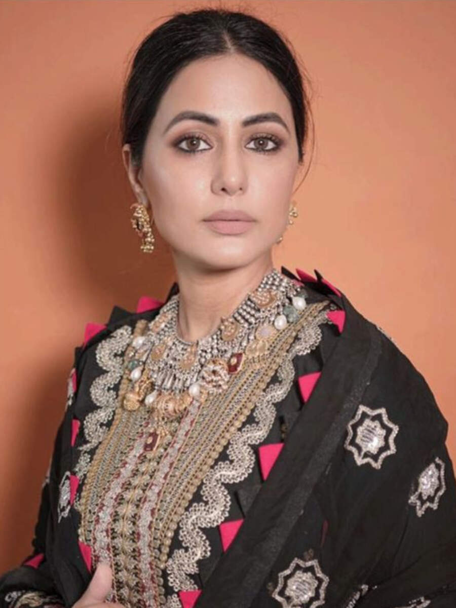 Hina Khan's Pakistani lawn suit looks stunning | Times of India