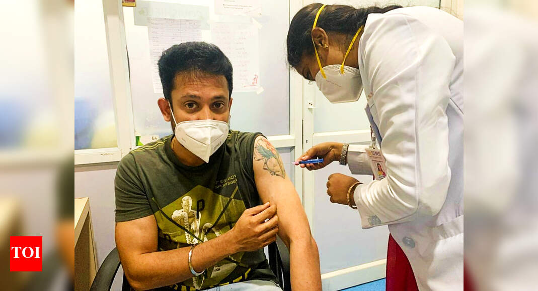 Actor Deepak Dinkar receives the second dose of COVID-19 vaccine ...