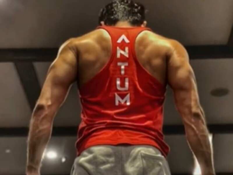 Meet Jain shows off his chiseled body; the singer gives some serious ...