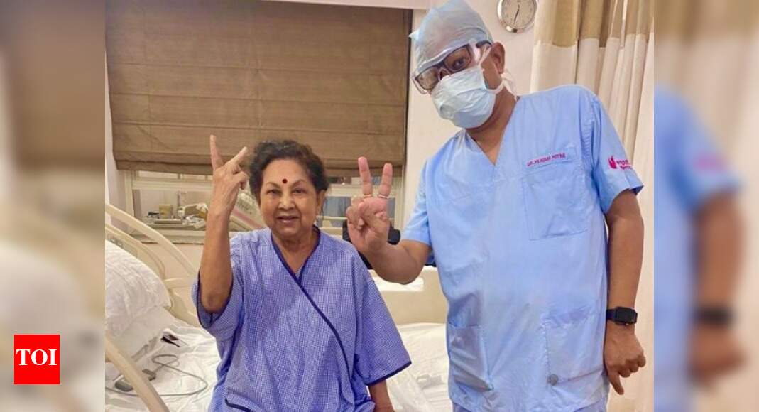 Sandhya Roy returns home after recovering from Covid 19 | Bengali Movie ...