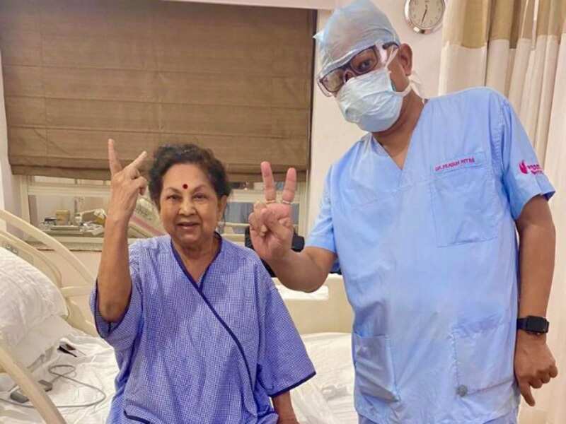 Sandhya Roy returns home after recovering from Covid 19 | Bengali Movie ...