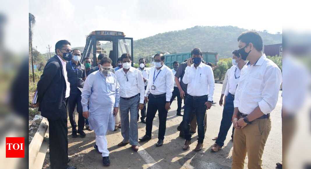 Maharashtra minister Nitin Raut visits cyclone Tauktae-affected areas ... Maharashtra minister Nitin Raut visits cyclone Tauktae-affected areas ...