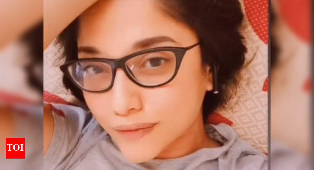 Kinjal Rajpriya treats her fans with a Monday morning selfie | Gujarati ...