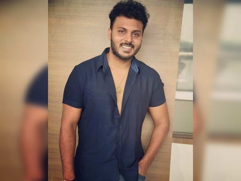 Manoranjan Ravichandran helps daily wage workers of the film Mugilpete ...