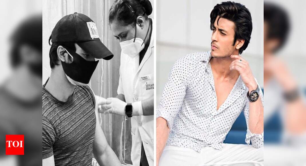 ‘Rimli’ actor John Bhattacharya gets vaccinated - Times of India