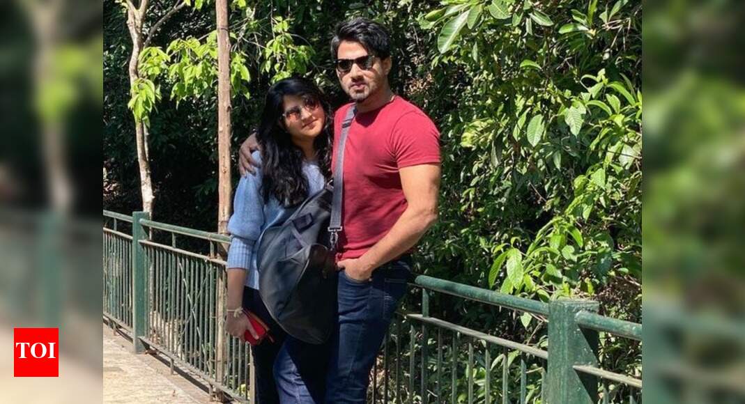 Gattimela actor Rakksh wishes wife Anu on second wedding anniversary ...