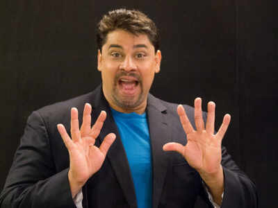 Balasaheb Thackeray was a fan of my show 'Bakra': Cyrus Broacha | Hindi ...