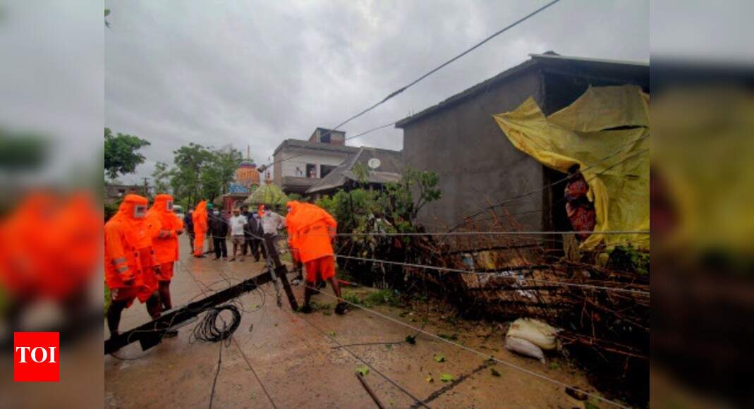 Cyclone Yaas storm batters Odisha and Bengal, leaves trail of ...