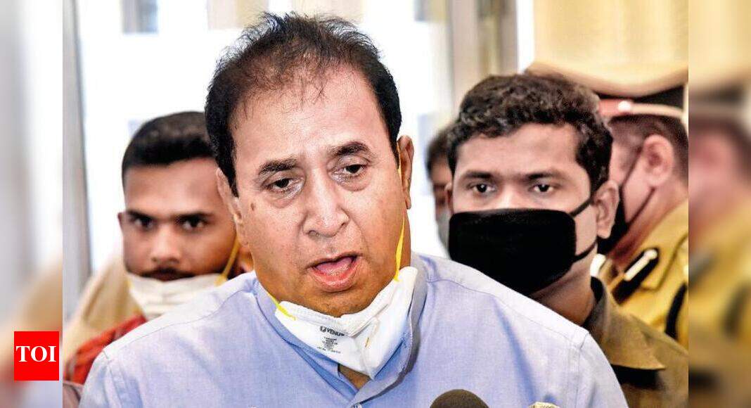 ED Searches 12 Premises Of Six Deshmukh Aides In 3 Mumbai Cities ed-searches-12-premises-of-six-deshmukh-aides-in-3-mumbai-cities