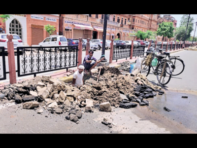 Chaura Rasta water pipe damage hits 4,000 residents in Jaipur | Jaipur ...
