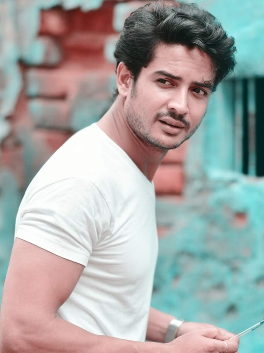 Suman Dey looks dapper in these photos | Times of India