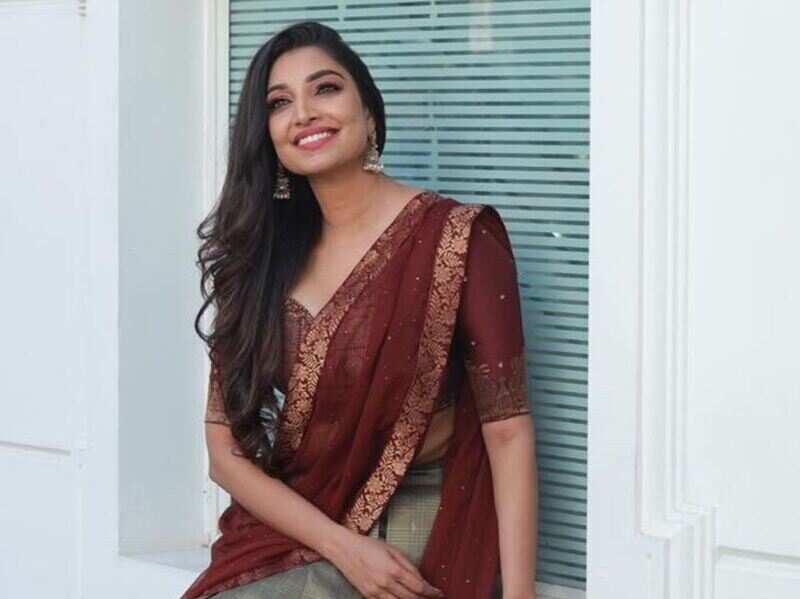 Watch: Bigg Boss Malayalam 3's Rithu Manthra performs her signature ...