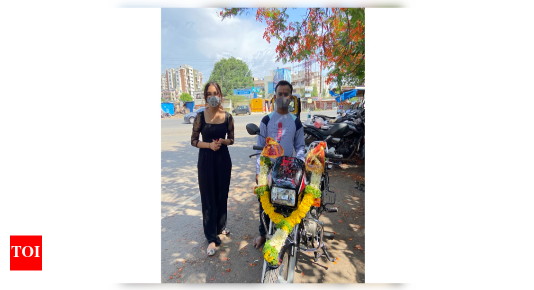 Food delivery boy's bike gets torched; Mirchi's RJ Ira aids him back to ...