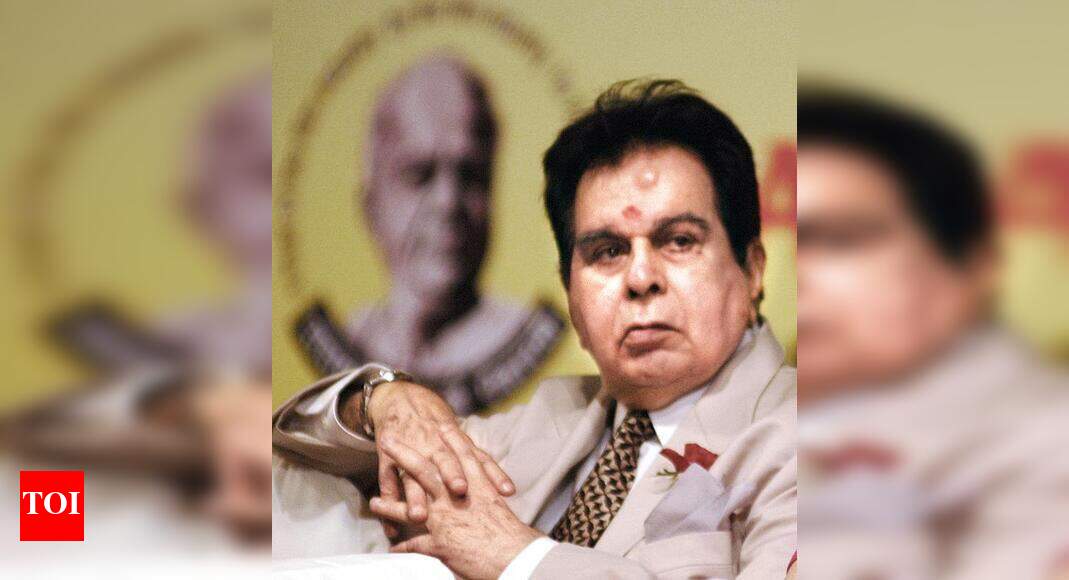 Mumbai: Dilip Kumar admitted to hosp, Pawar visits actor | Mumbai News ...