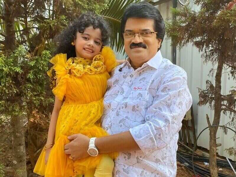 Miah Kutty's latest video of teaching singer MG Sreekumar this Lata ...