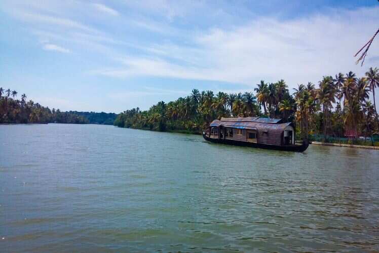 Kerala Backwaters: Offbeat Kerala backwaters for a peaceful vacation ...