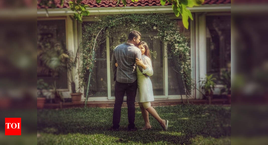 Rahul Sipligunj promises a 'surprise announcement' with a mushy picture featuring Ashu Reddy ...