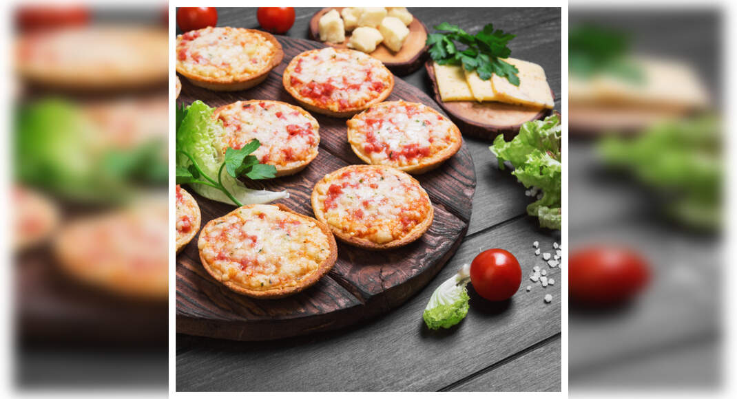 Disc Pizza Recipe: How to Make Disc Pizza Recipe | Homemade Disc Pizza ...