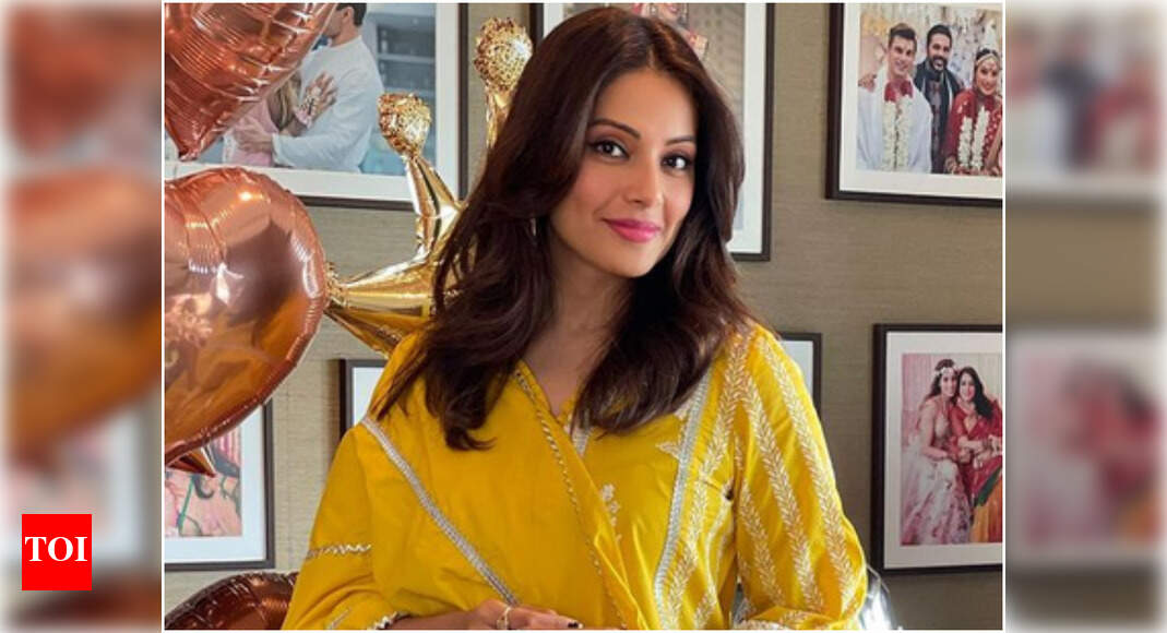 Bipasha Basu's latest Insta video will give you fitness goals | Hindi ...