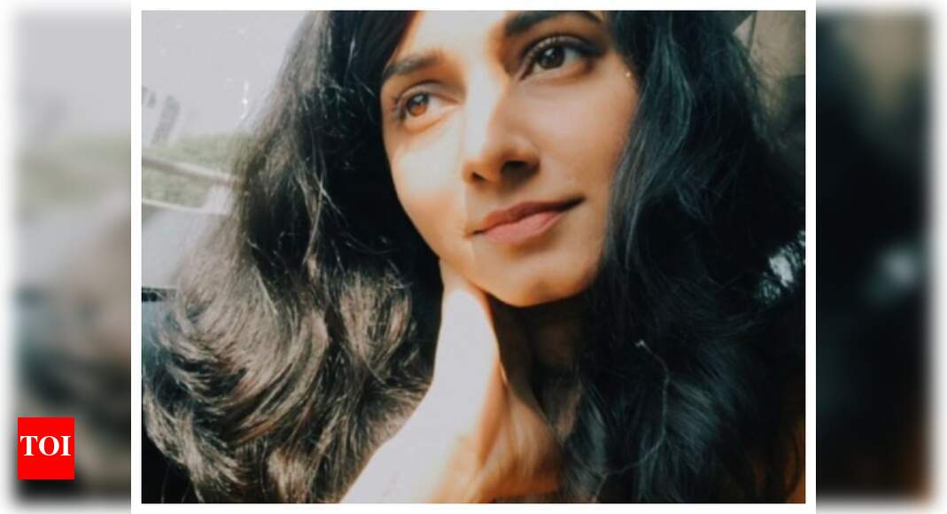 Gauri Nalawade is sure to brighten up your day with her latest sun ...