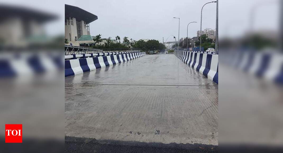 Kolkata: Hidco opens service road bridge in New Town | Kolkata News ...