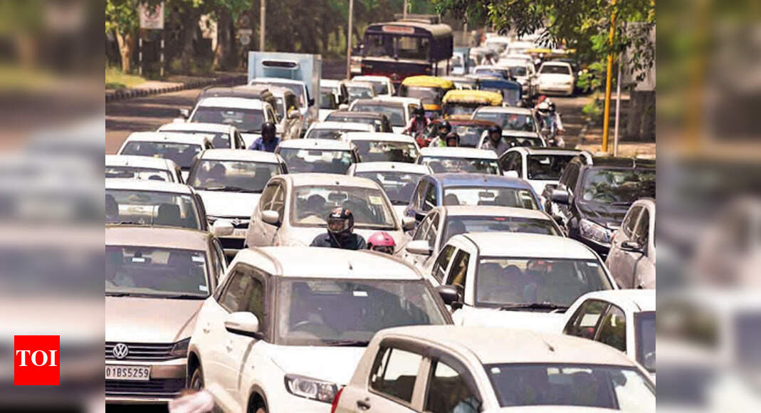 Delhi: Scrap old diesel, petrol cars or face Rs 10,000 fine | Delhi ...