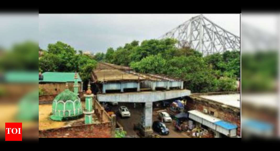 Kolkata cops pass Day 1 test as flyover razing work starts | Kolkata ...