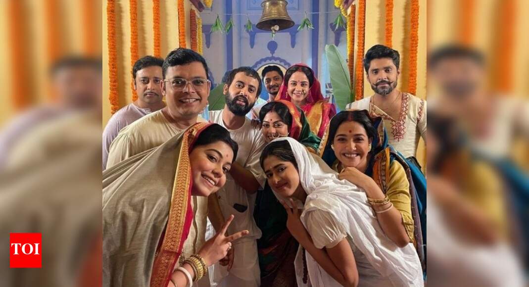 Team ‘Rani Rashmoni’ has a blast after a brief hiatus - Times of India