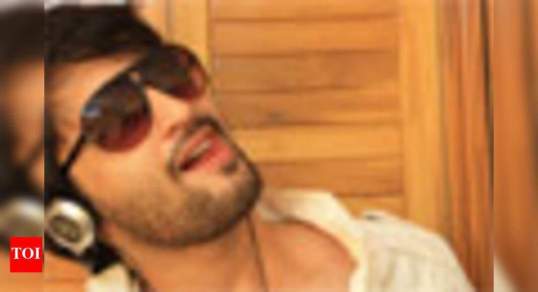 Shaheer Shaikh on fame, cricket and more - Times of India