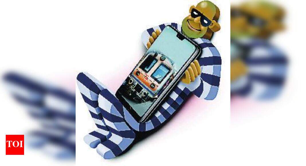 Mumbai: Youth nabbed for snatching mobile in train | Mumbai News ...