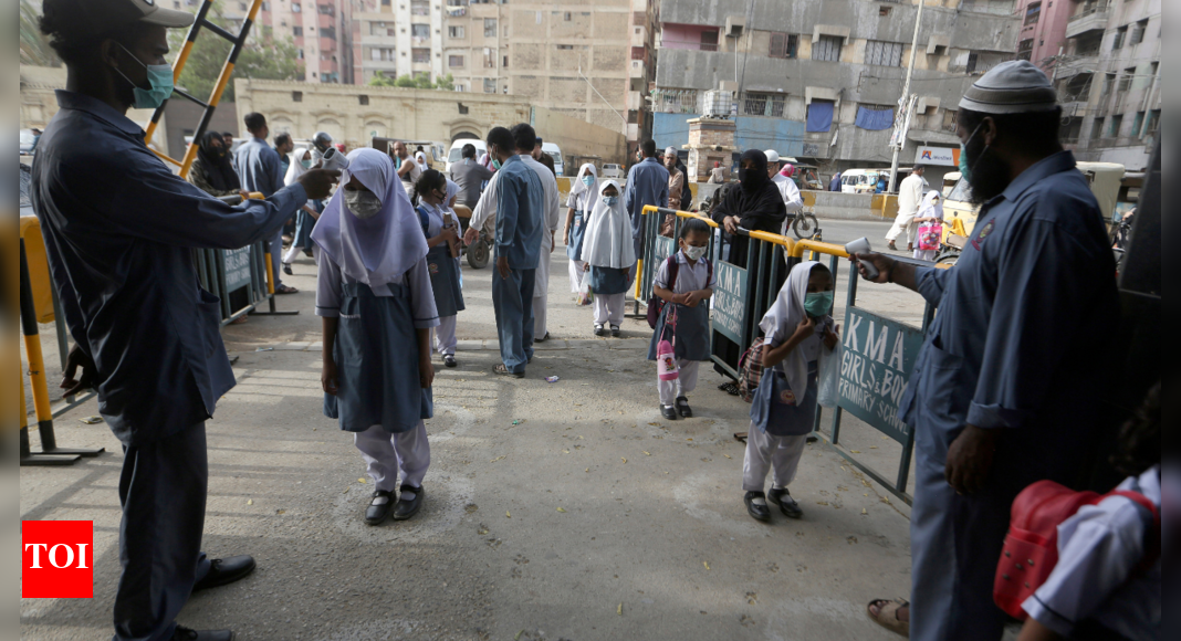 Pakistan Corona Deaths: Pakistan's Covid-19 death toll crosses grim ...