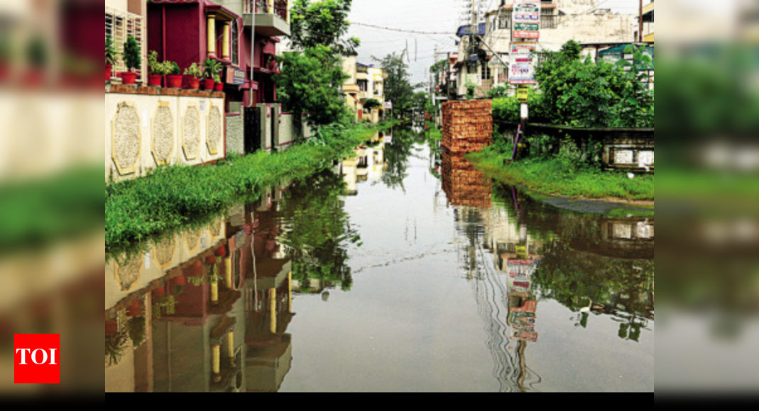 Kolkata: Behala pockets under water for fifth day | Kolkata News ...